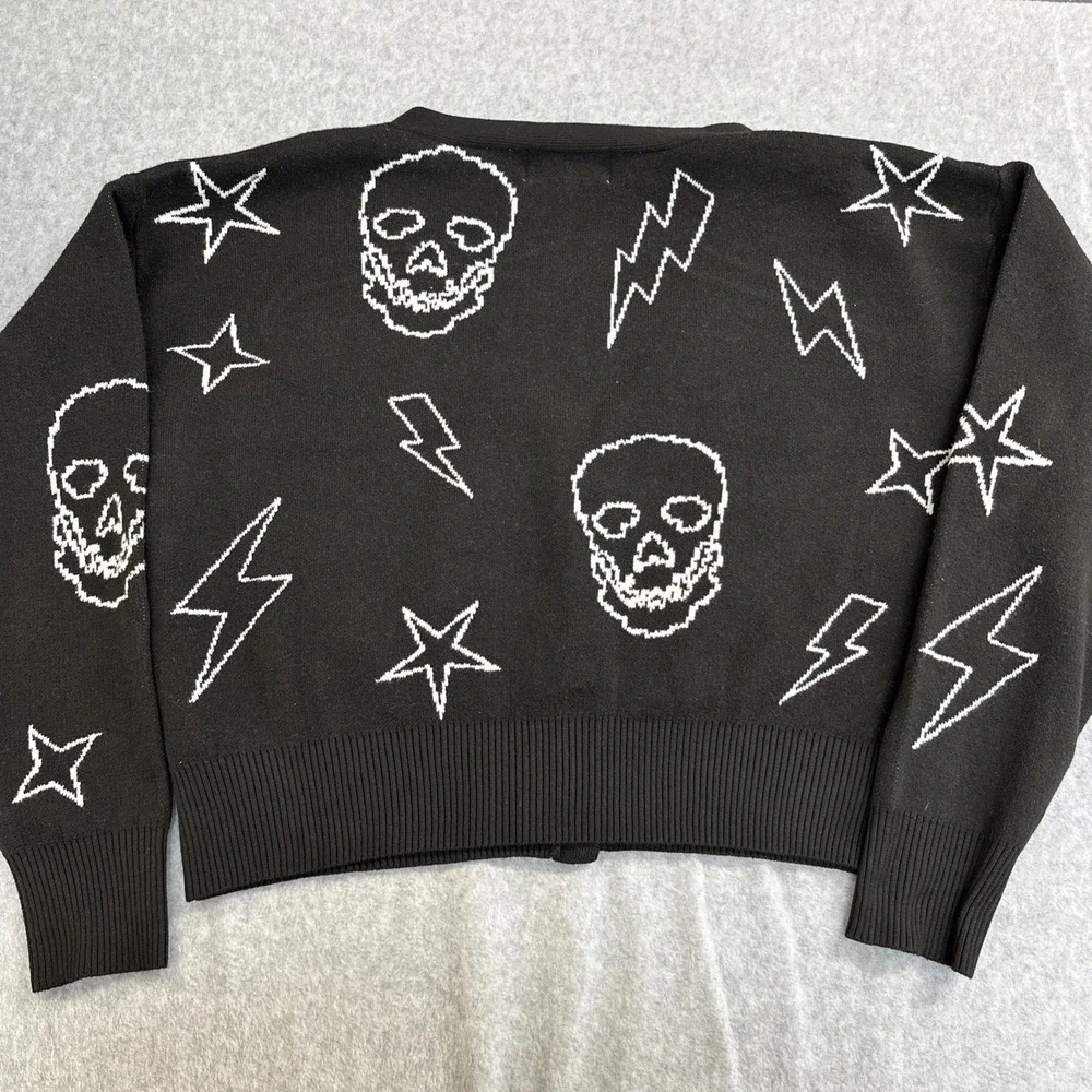 No Boundaries | Sweaters | No Boundaries Black Soot Skull Graphic ...